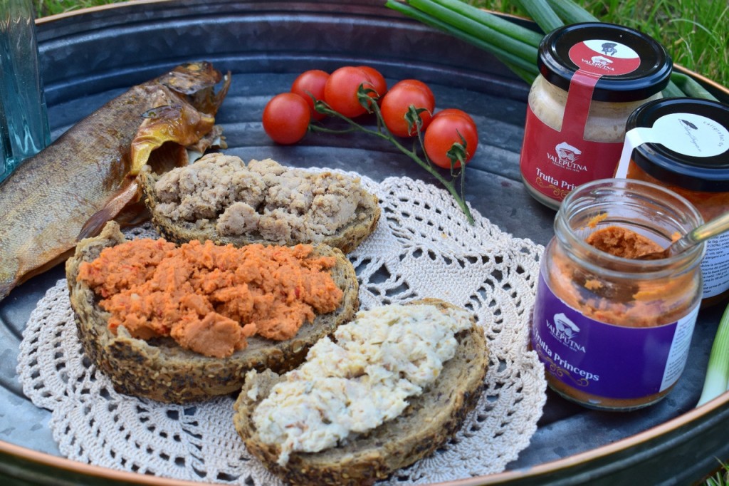 Pastravul afumat din Valea Putnei, un deliciu traditional bucovinean ...